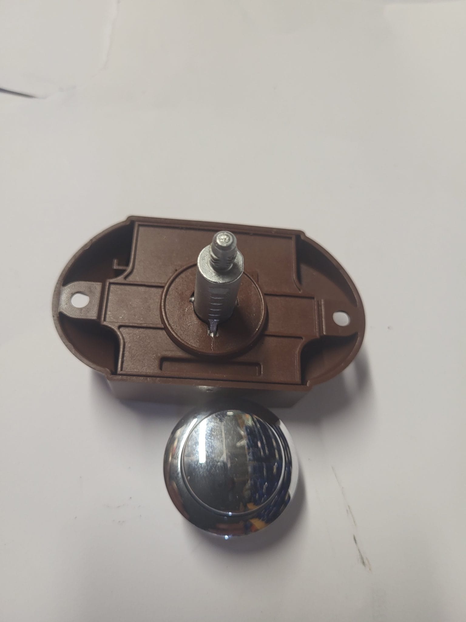 Lås for for skuffer og div dører til 24mm med trykk knapp – Agder Boat